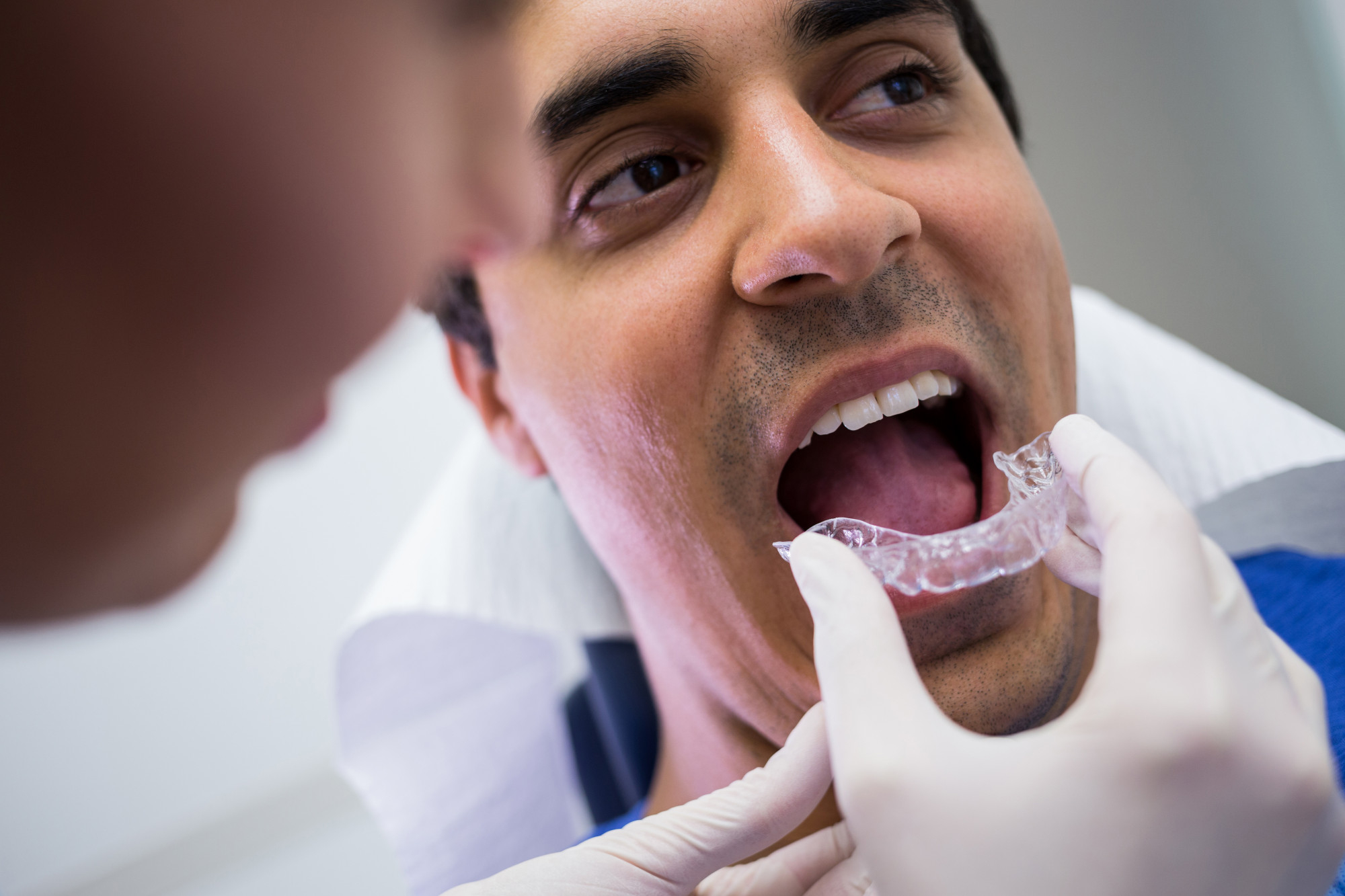 How To Use Teeth Whitening Strips - Toothbar
